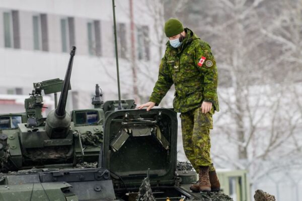 Everything You Need to Know About Canadian Military Uniforms Today ...