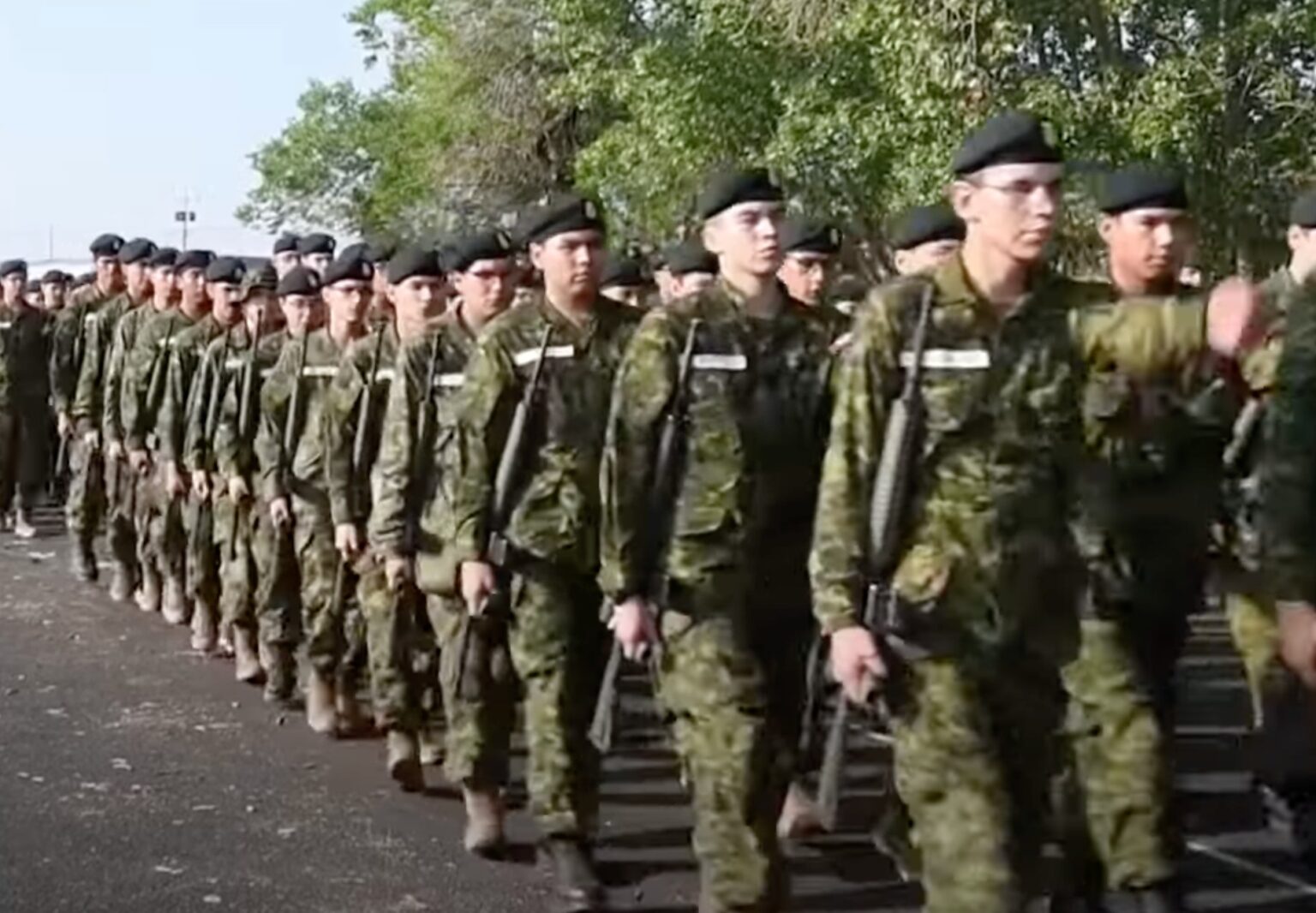 What Do Canadian Military Uniforms Look Like? A Collector’s & Buyer’s ...